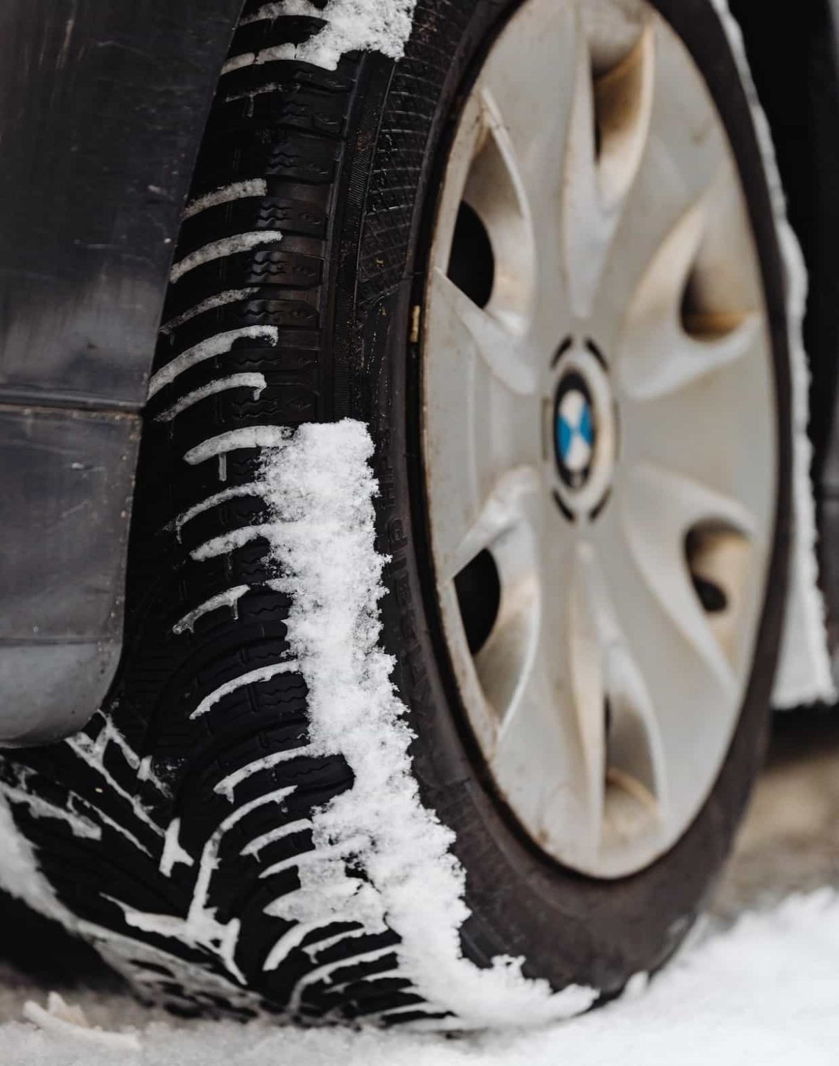 The Science Behind Tire Grip on Various Road Surfaces - LEARN ABOUT TPMS