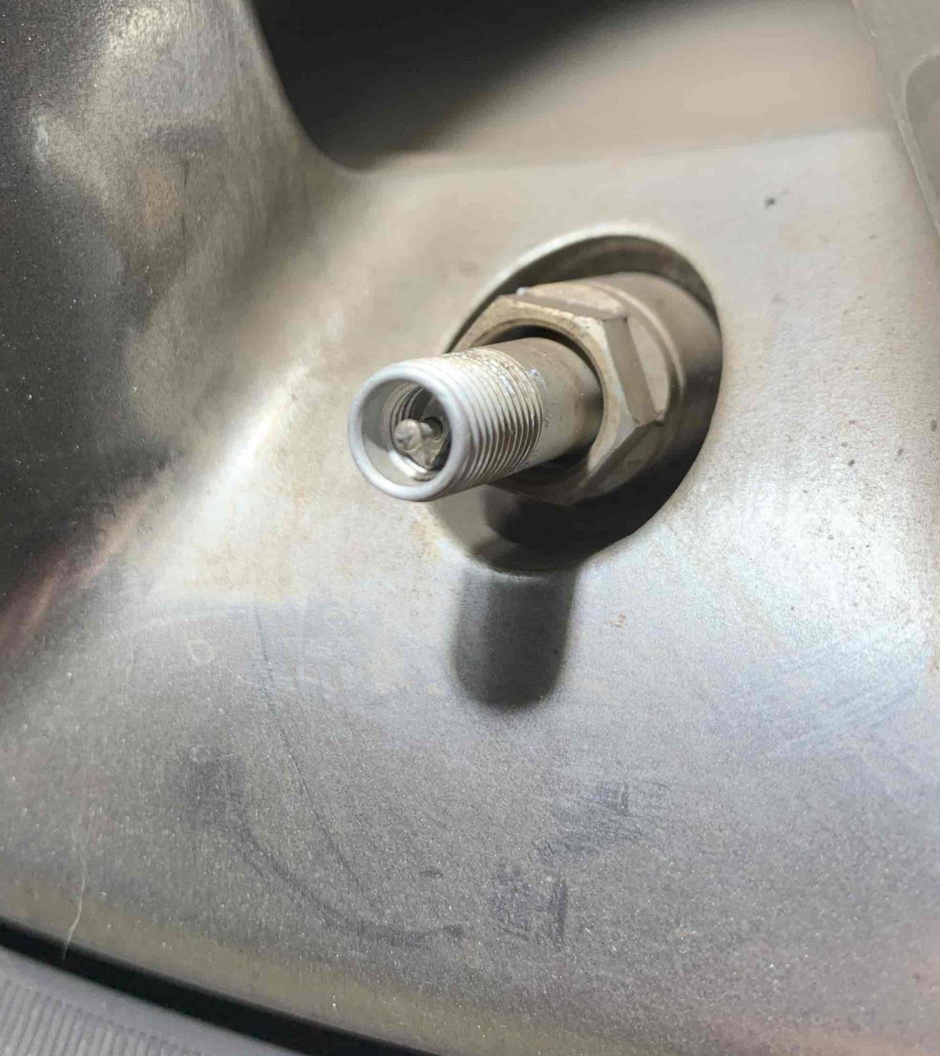 How Do Tire Valve Stems Work? - LEARN ABOUT TPMS