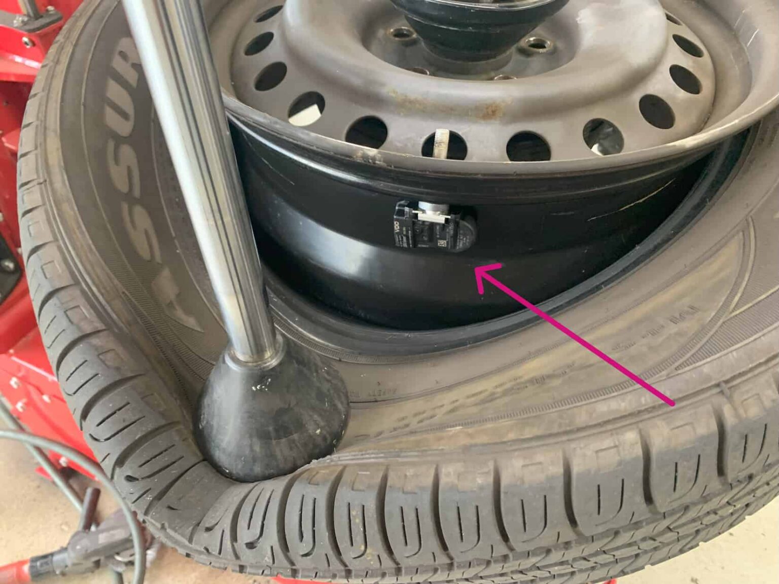 The Complete Science Behind How Tire Pressure Sensors Work - LEARN ABOUT TPMS